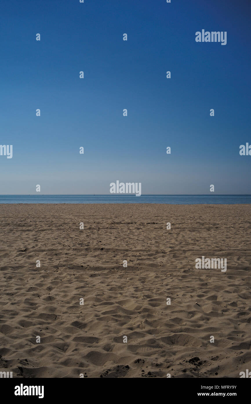 Empty and desolate hi-res stock photography and images - Alamy