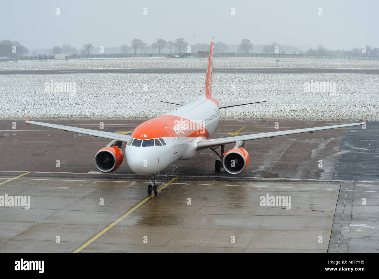Easy Jet at Luton Airport, Bedfordshire, England, UK Stock Photo - Alamy
