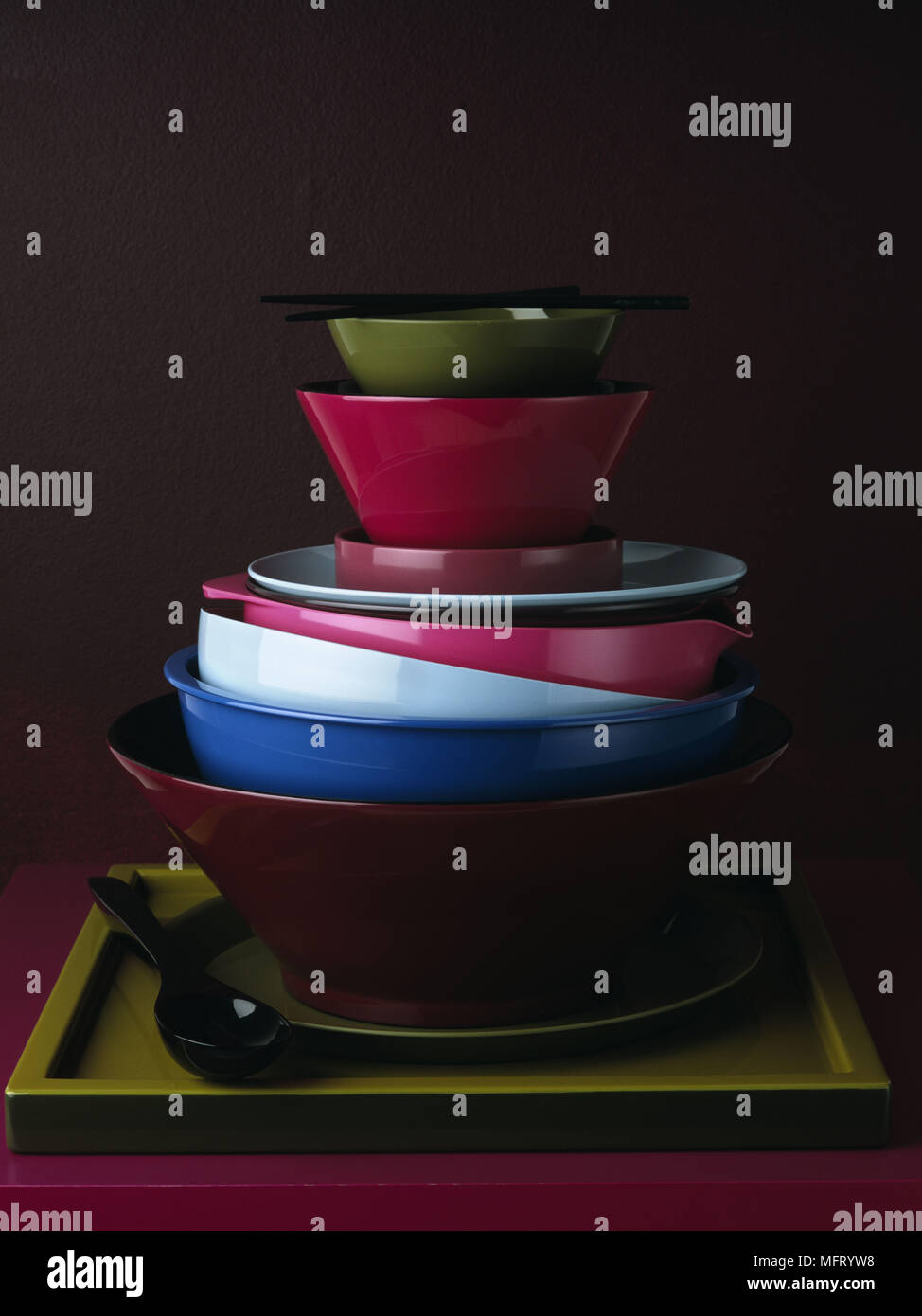 Pile of bowls ceramic hi-res stock photography and images - Alamy