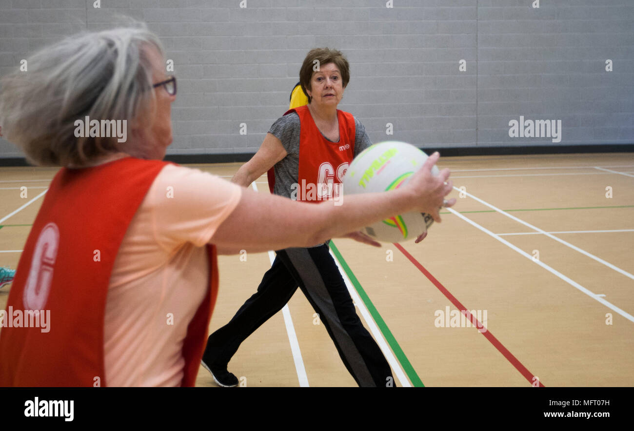 Playing netball women hi-res stock photography and images - Alamy
