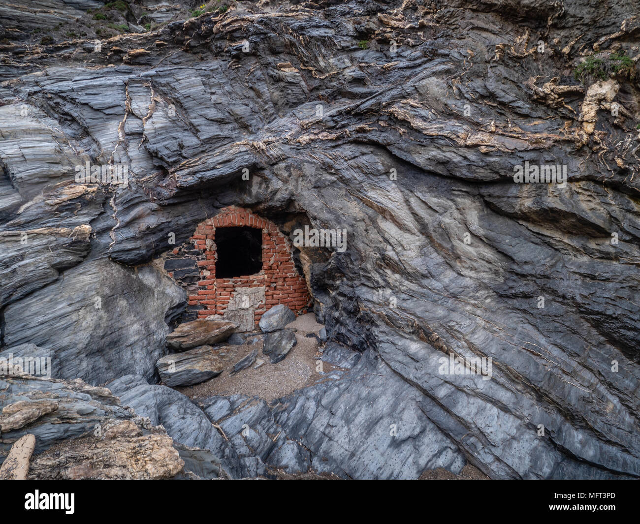 Sandwiched hi-res stock photography and images - Alamy