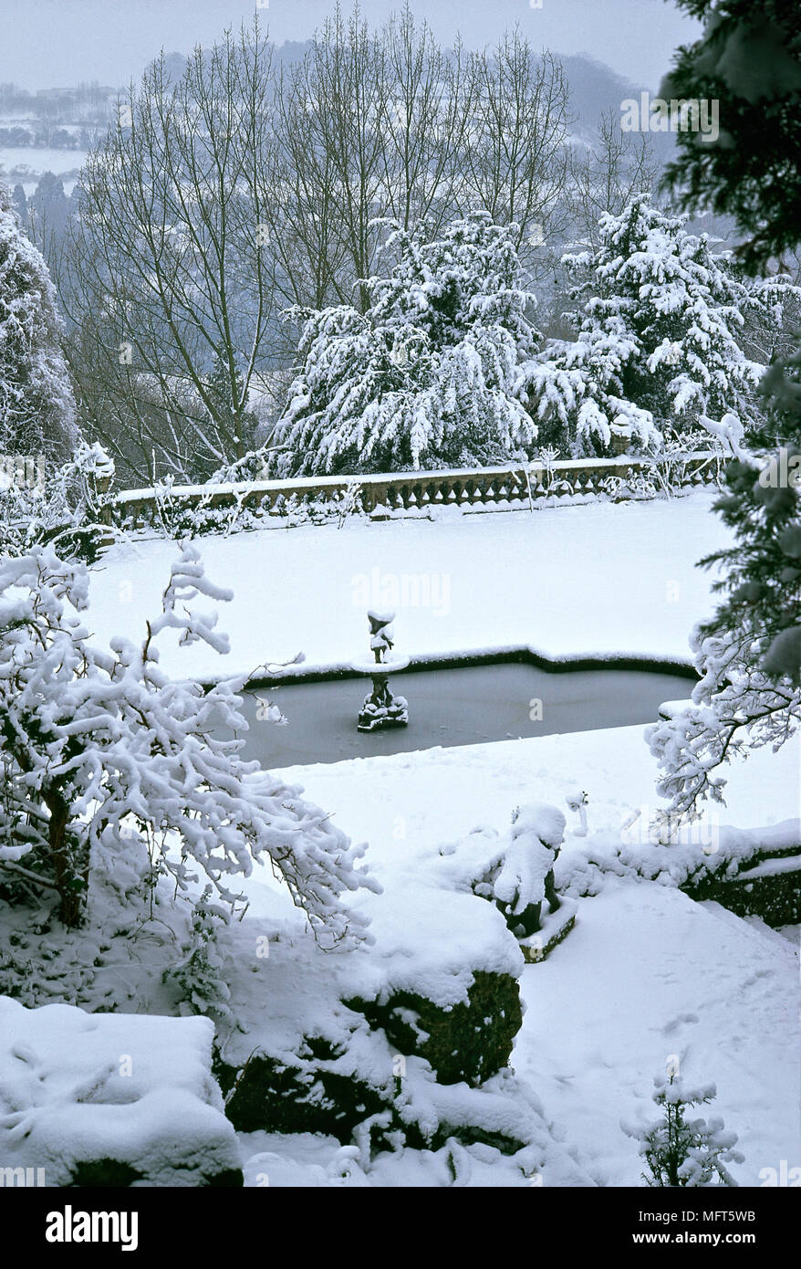Frozen garden fountain hi-res stock photography and images - Alamy