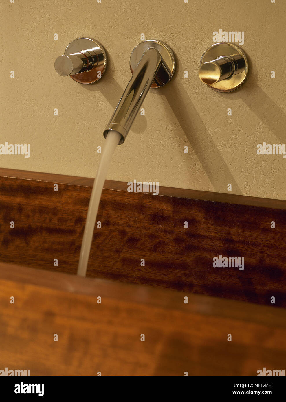 Running tap vertical hi-res stock photography and images - Alamy