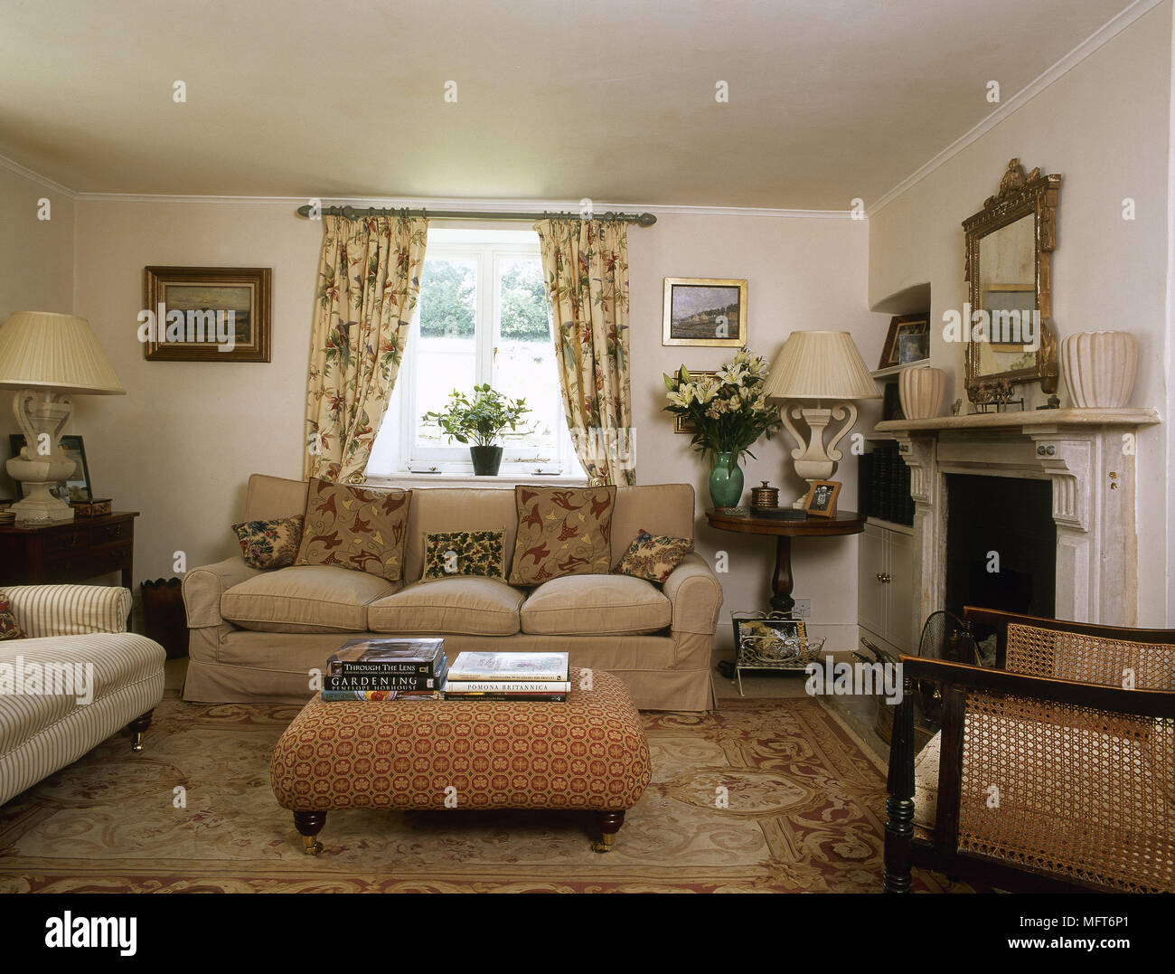 Interiors sitting room country hi-res stock photography and images - Alamy