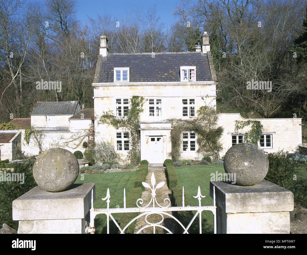 Exterior stone country house stone ornaments Exteriors houses ...