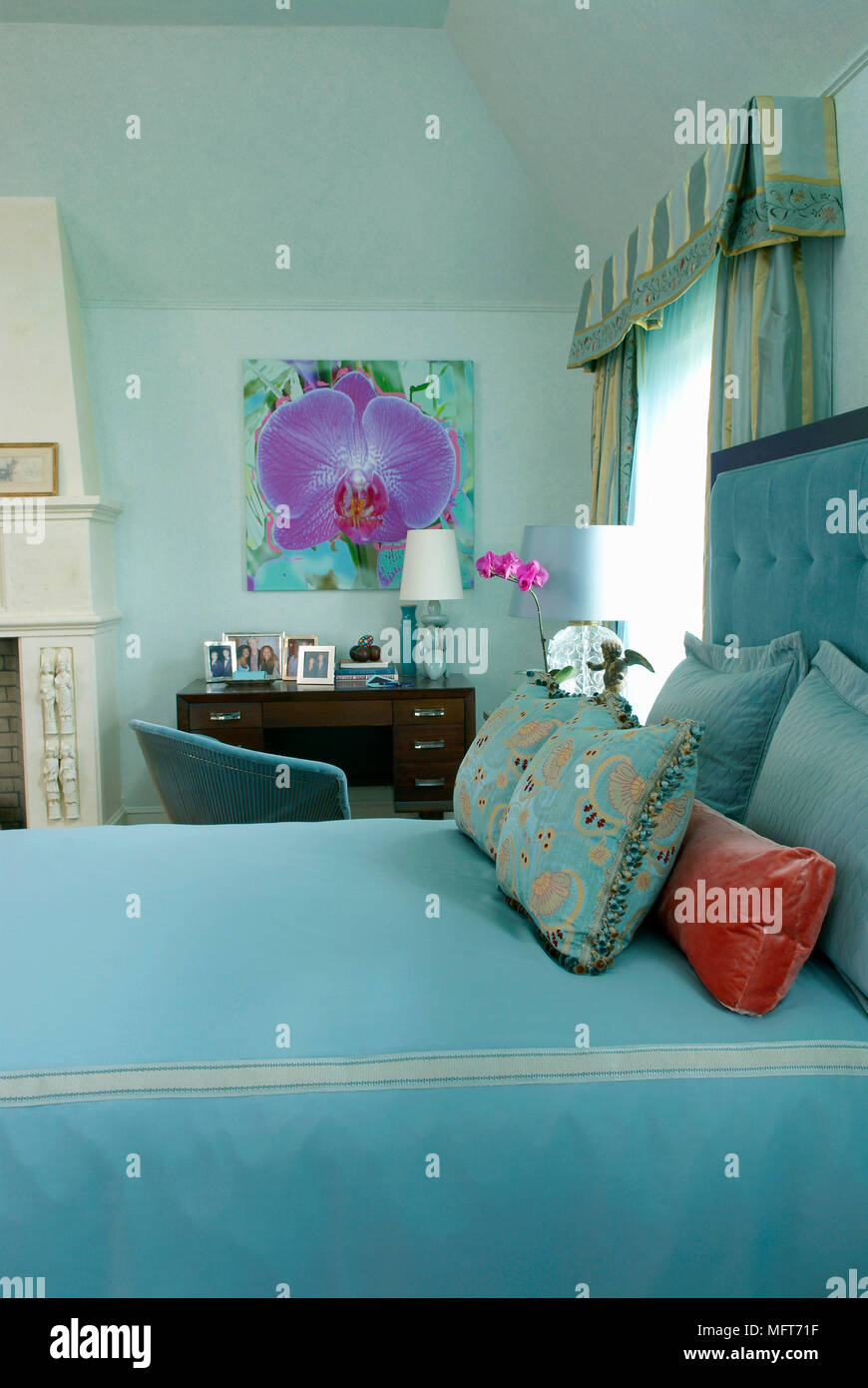 Double bed in blue bedroom Stock Photo - Alamy