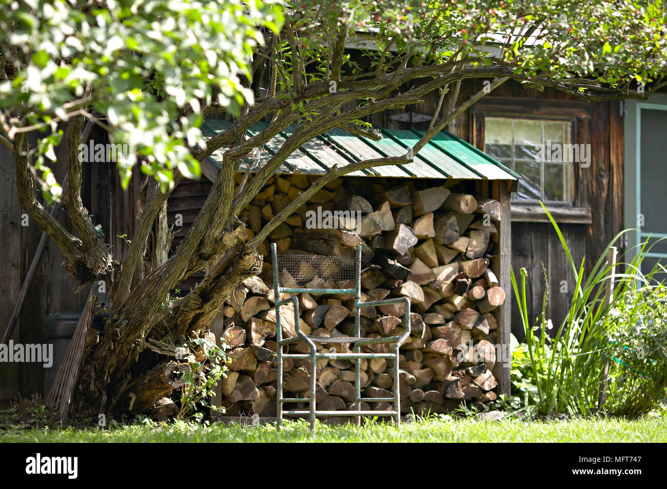 Garden Log Store Stock Photos & Garden Log Store Stock Images - Alamy
