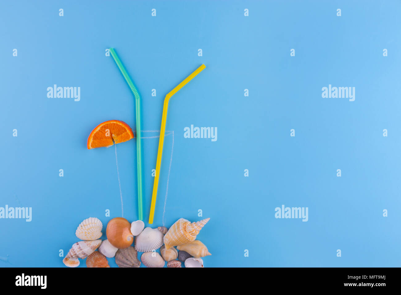 drawing of beach cocktail on blue background Stock Photo - Alamy