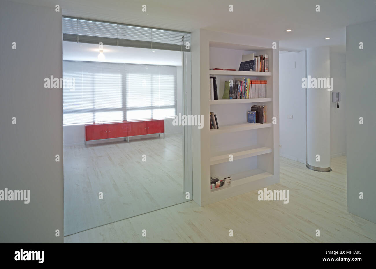 Open book side view hi-res stock photography and images - Alamy