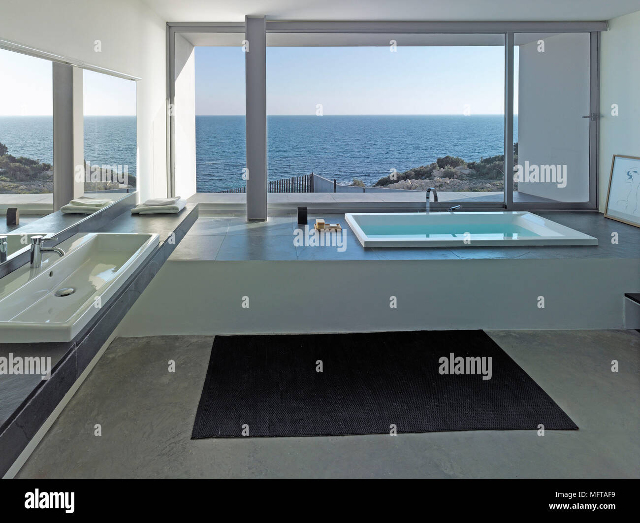 Bathroom with sunken bathtub hi-res stock photography and images - Alamy