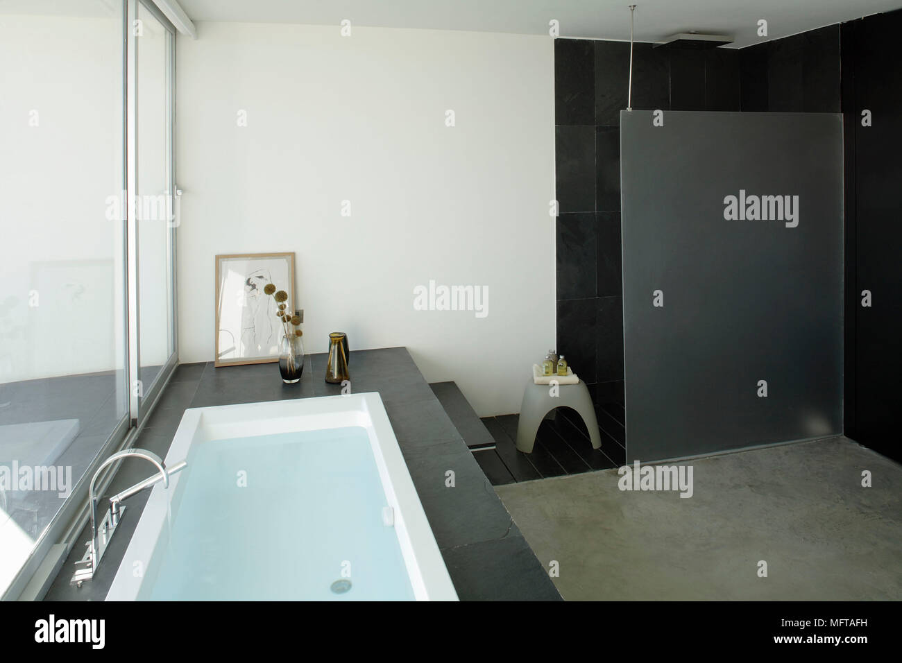 Bathroom with sunken bathtub hi-res stock photography and images - Alamy