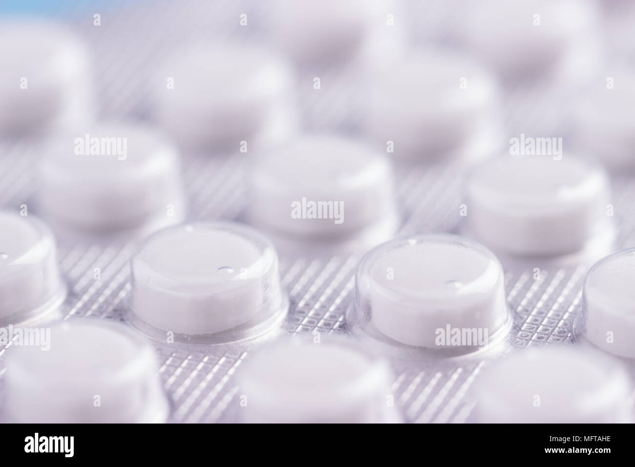 Back of tablet packet hi-res stock photography and images - Alamy