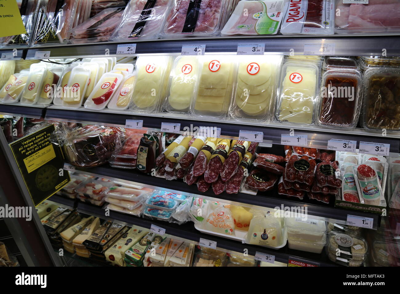 Italian grocery store hi-res stock photography and images - Alamy