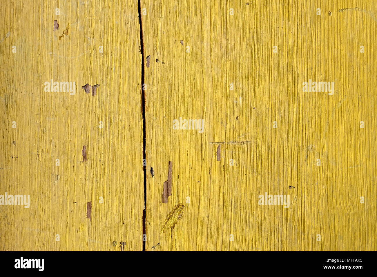 Broken yellow line hi-res stock photography and images - Alamy