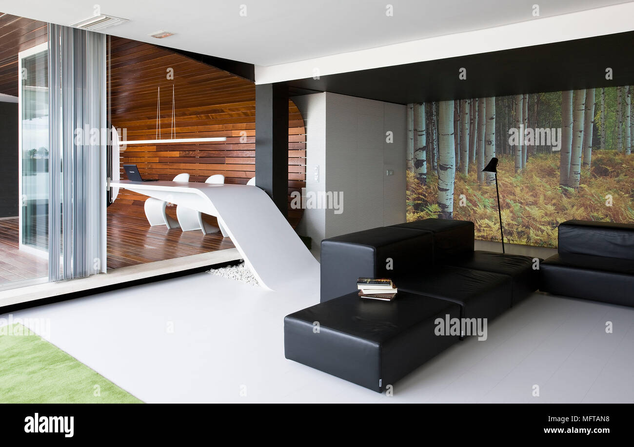 Black leather seating hi-res stock photography and images - Alamy