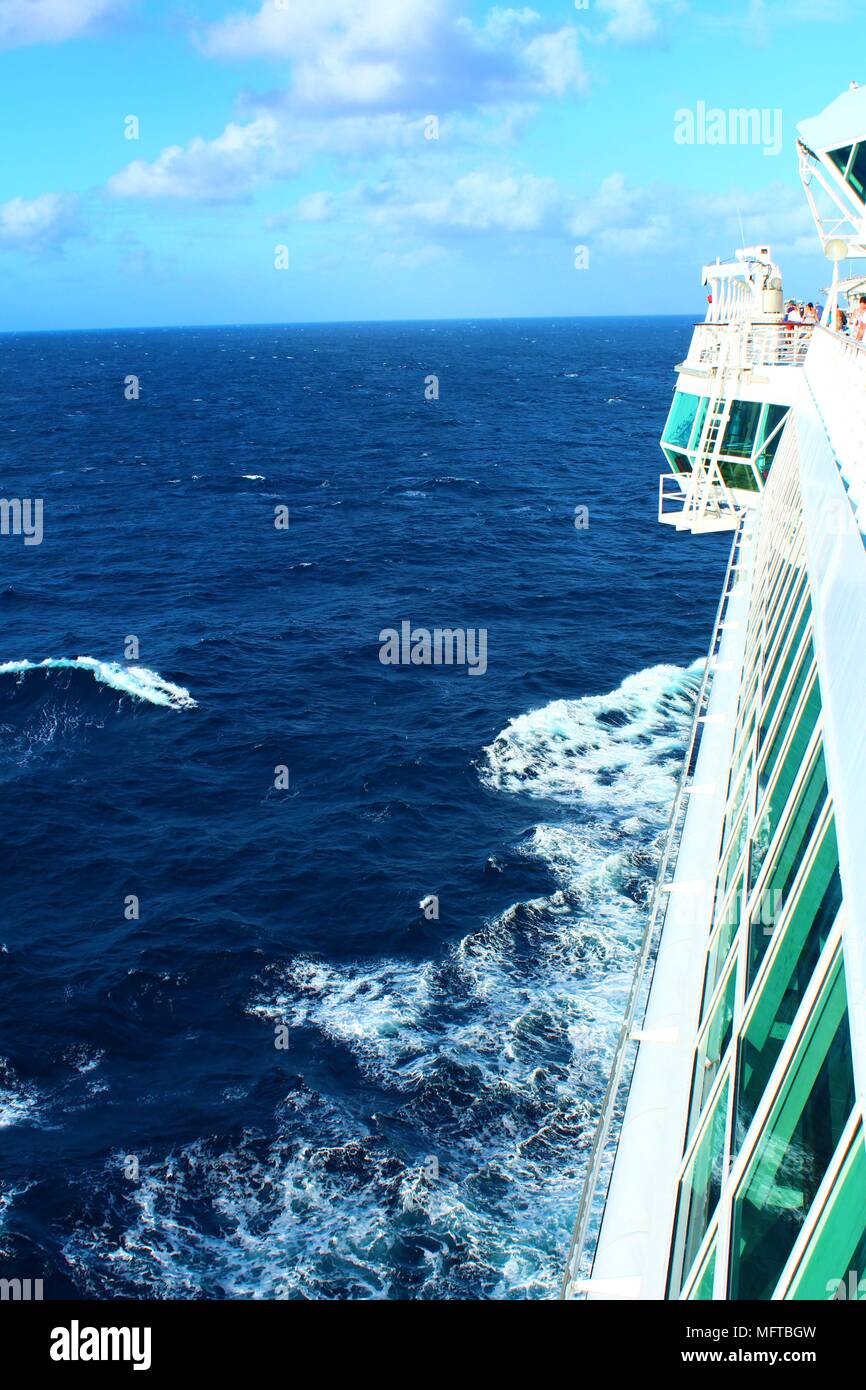 Tui discovery liner hi-res stock photography and images - Alamy