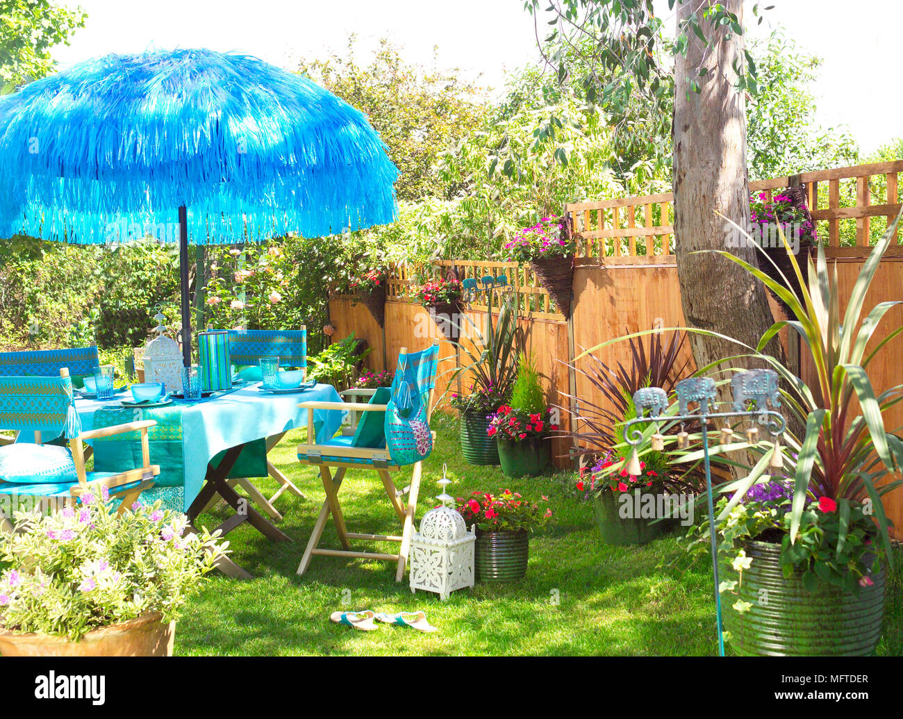 Garden table chairs parasol hi-res stock photography and images - Alamy