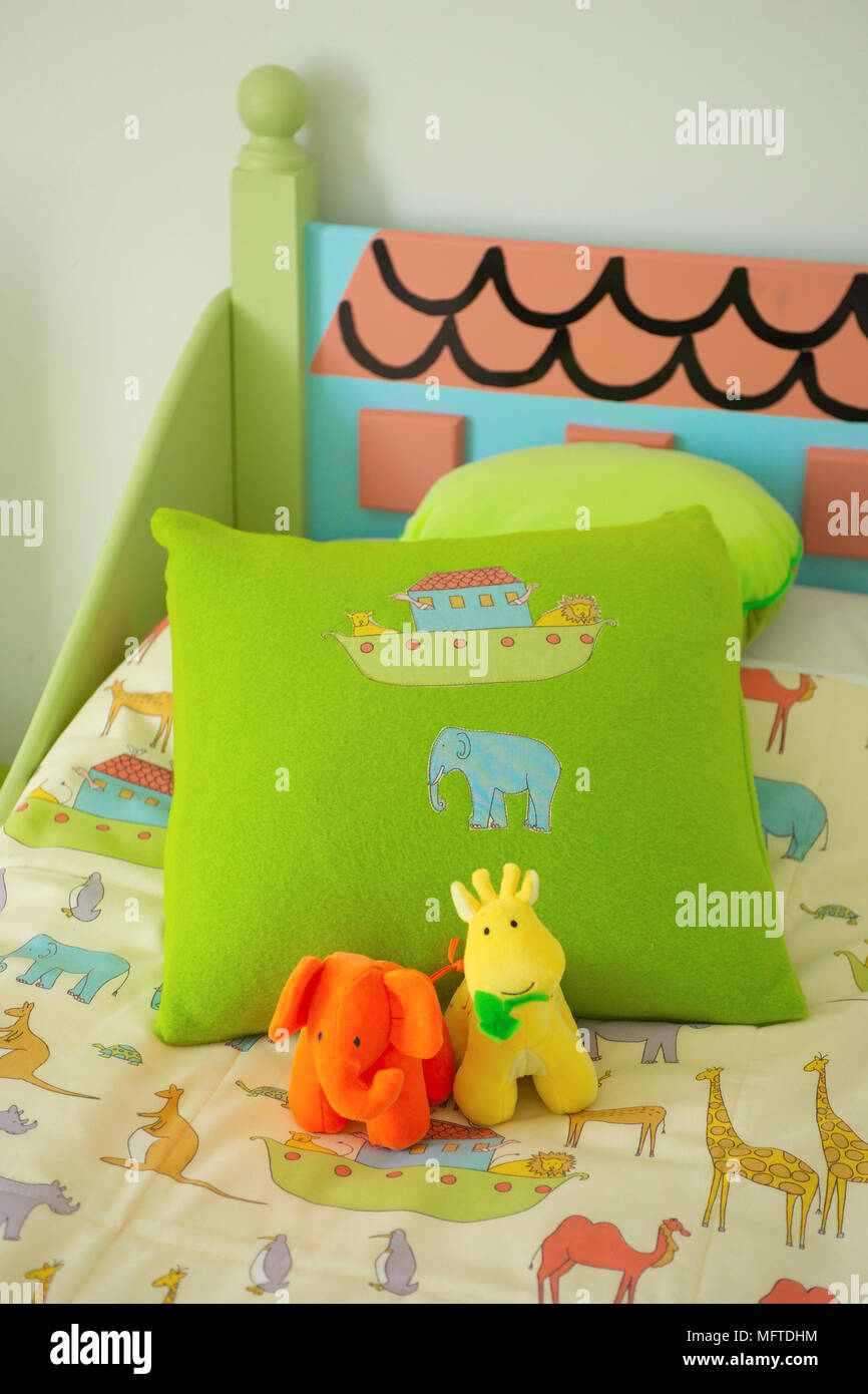 Childs bed hi-res stock photography and images - Alamy