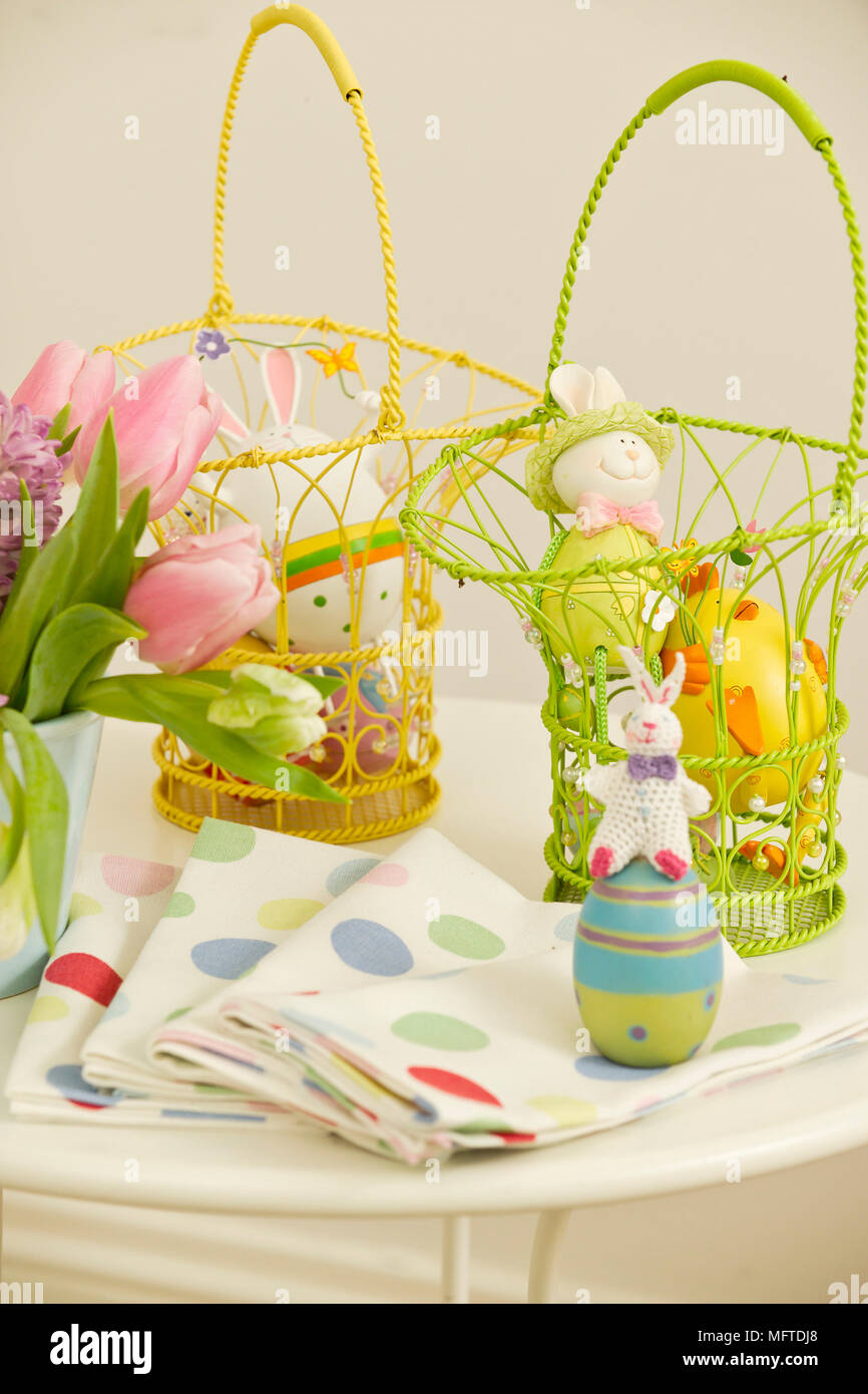 Easter baskets hi-res stock photography and images - Alamy