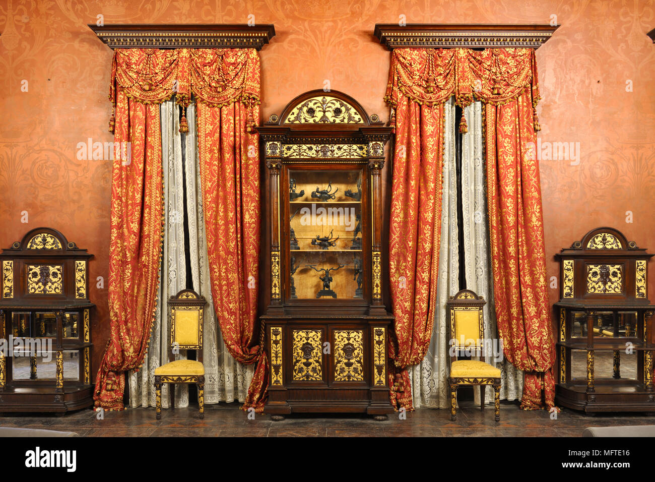 Ornate room hi-res stock photography and images - Alamy