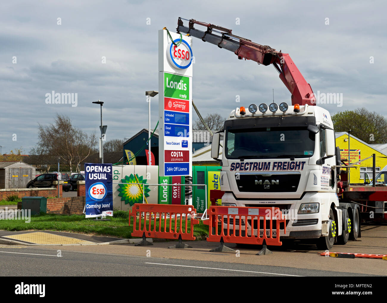 Replacing BP sign with Esso sign at a petrol station in Peterborough ...