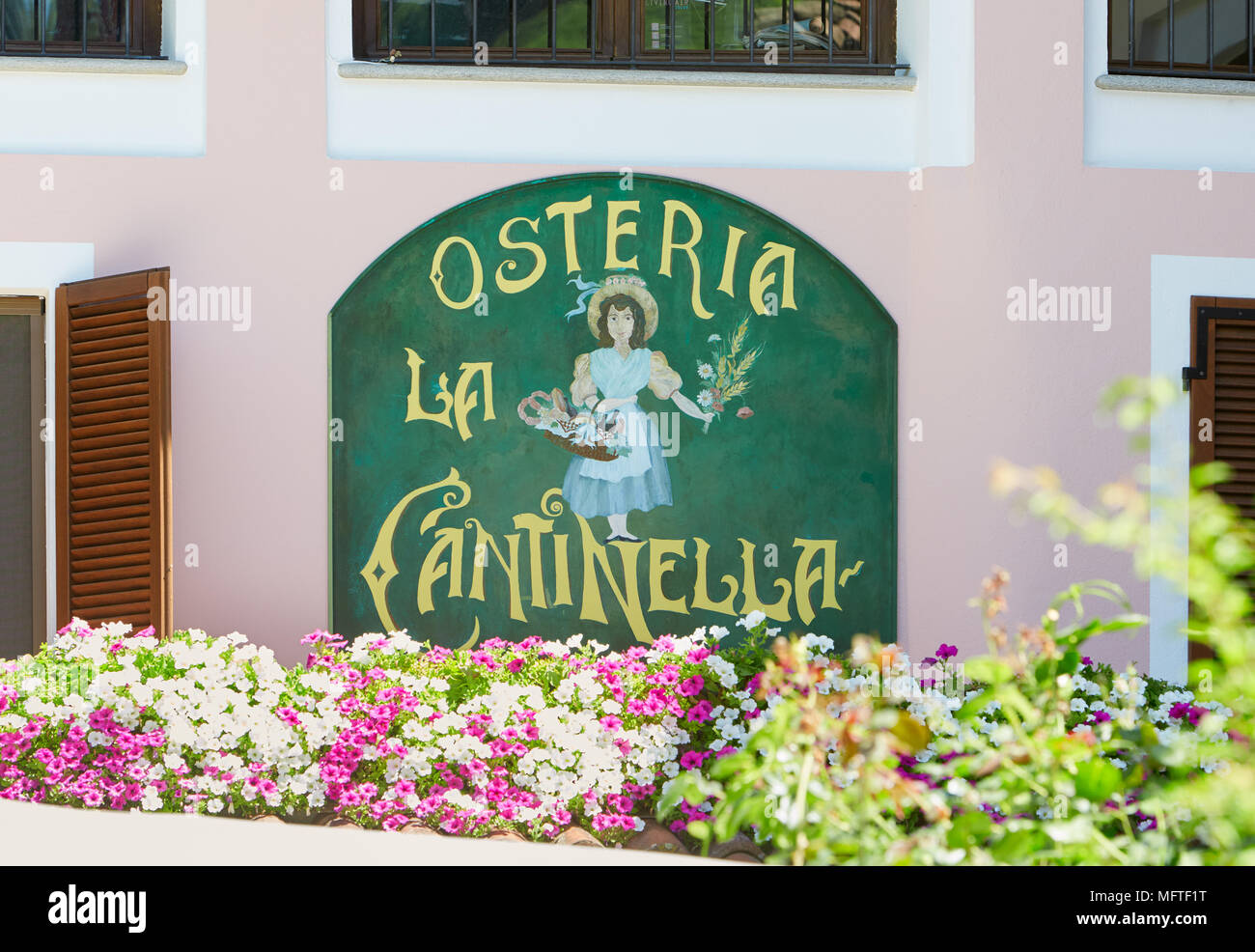 Italian restaurant sign hi-res stock photography and images - Alamy