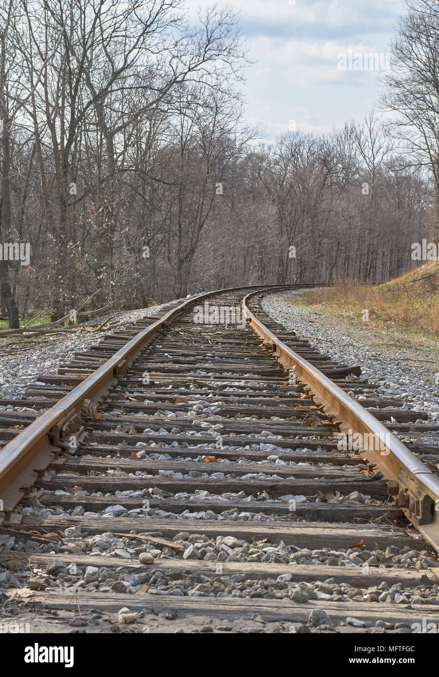 Railroad leading off distance hi-res stock photography and images - Alamy