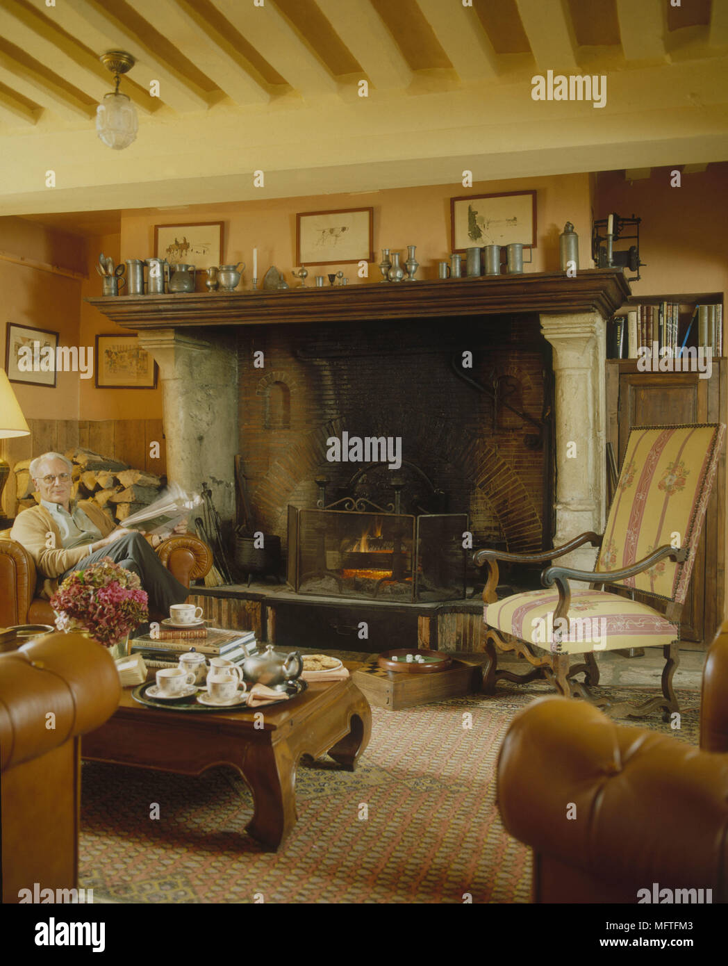 Old Fashioned Sitting Room Furniture