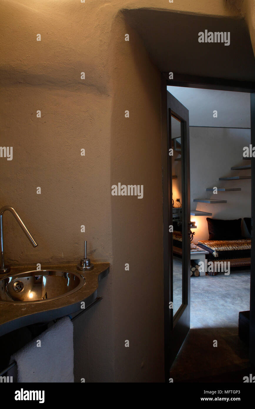 Dimly lit bathroom hi-res stock photography and images - Alamy