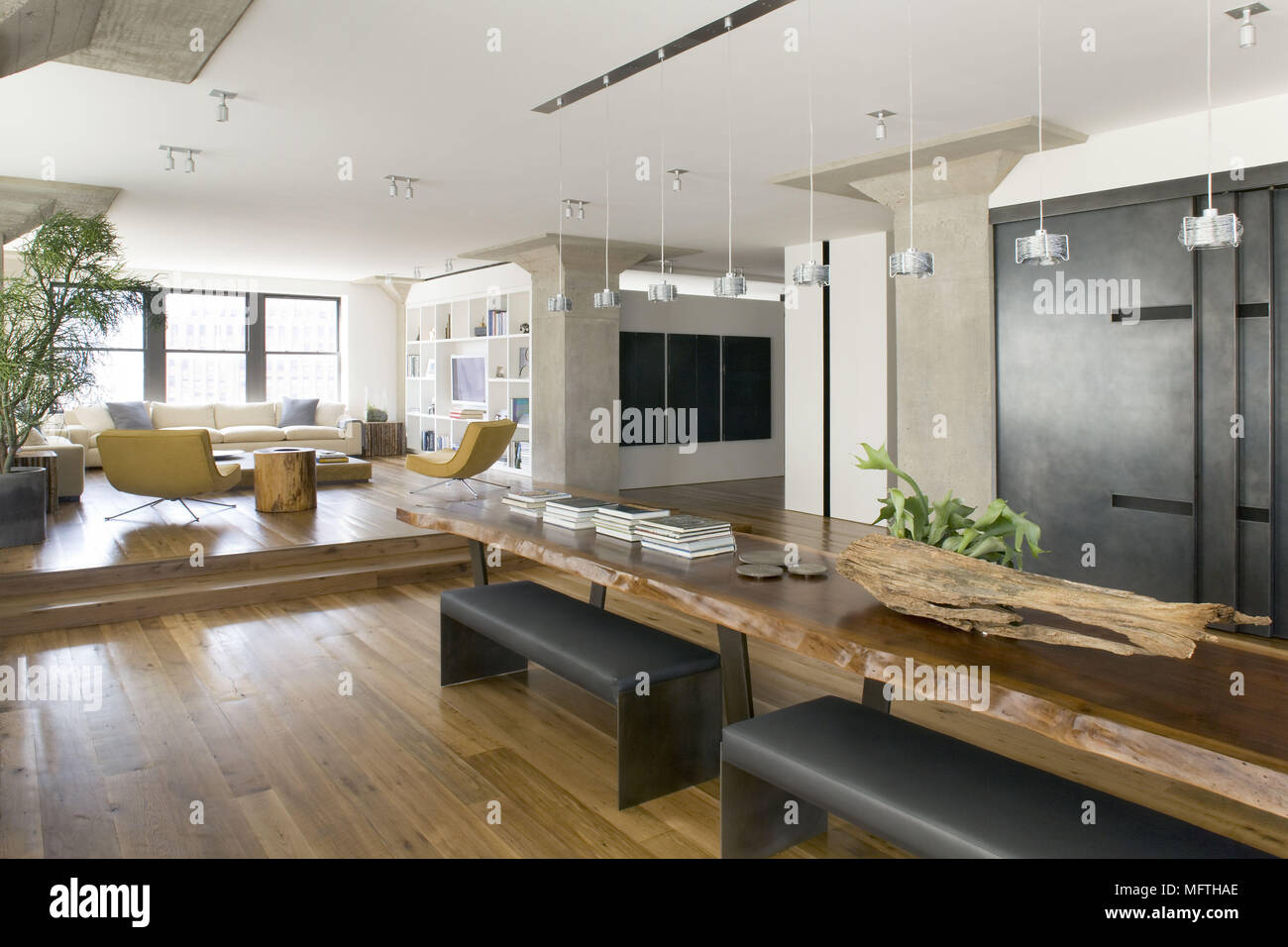 Split level open plan living room hi-res stock photography and images ...