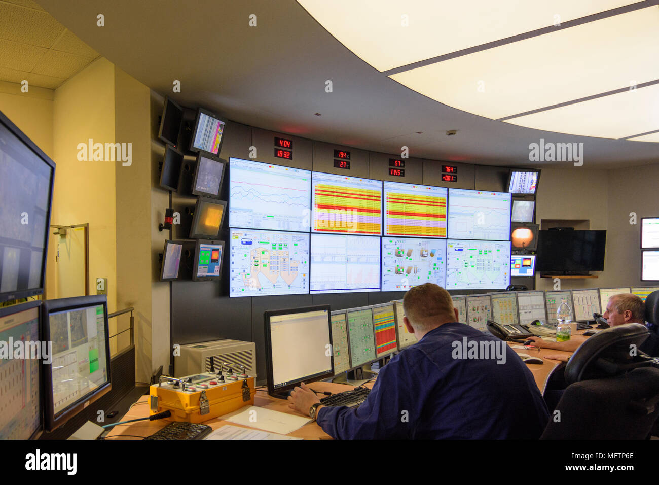 Wien, Vienna: Müllverbrennungsanlage (Waste incineration plant ...