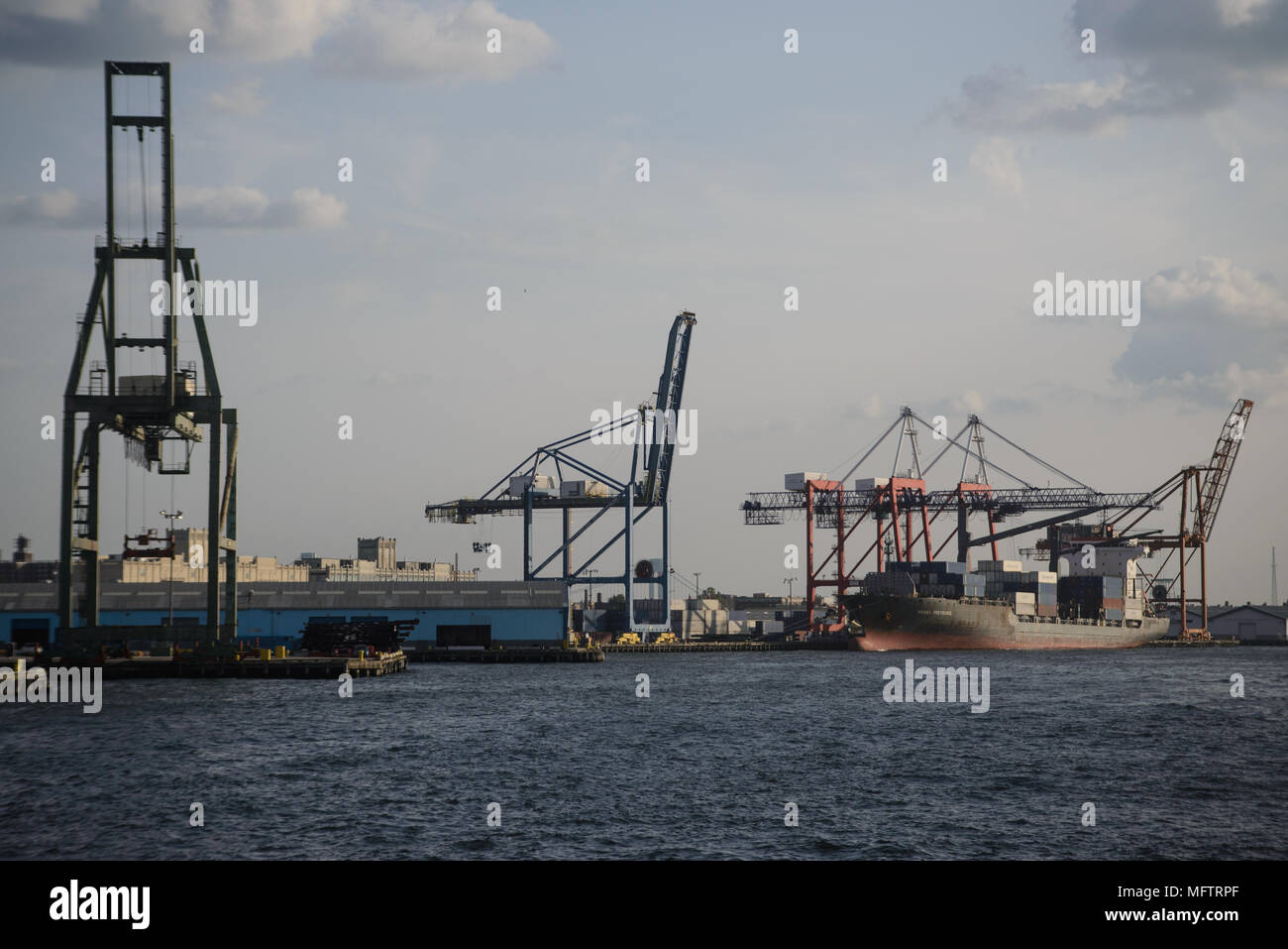 Ship sailing from docks hi-res stock photography and images - Alamy