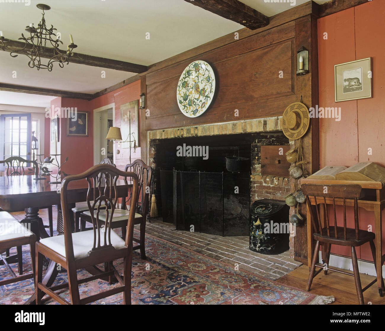 Large open fireplace hi-res stock photography and images - Alamy