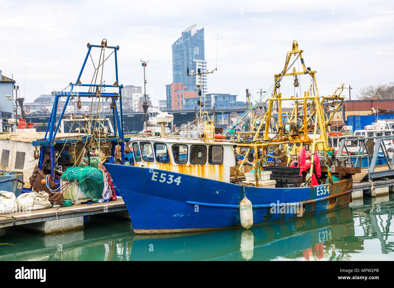 Harbour quay wall fender hi-res stock photography and images - Alamy