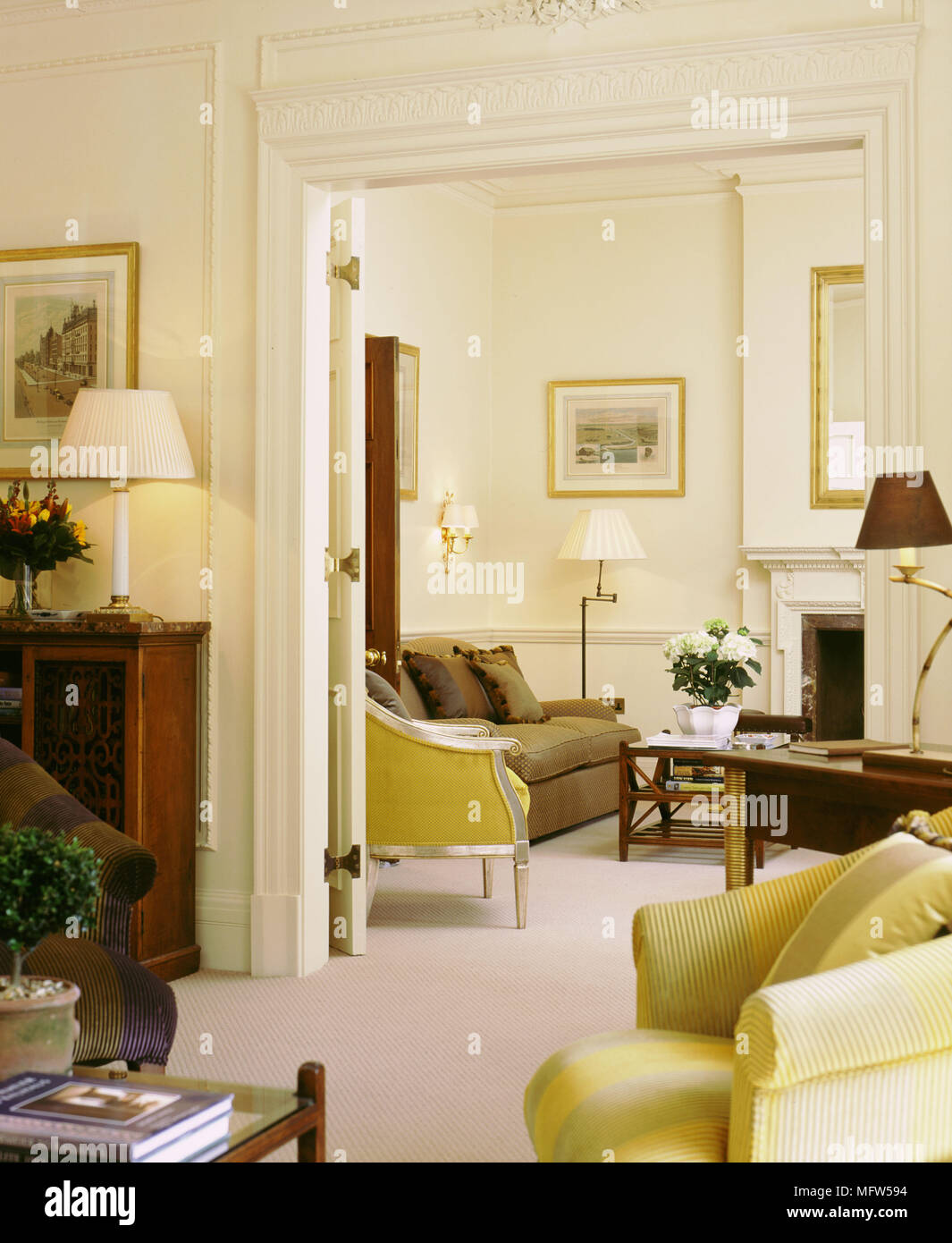 Traditional cream sitting room double room period furniture Stock Photo ...