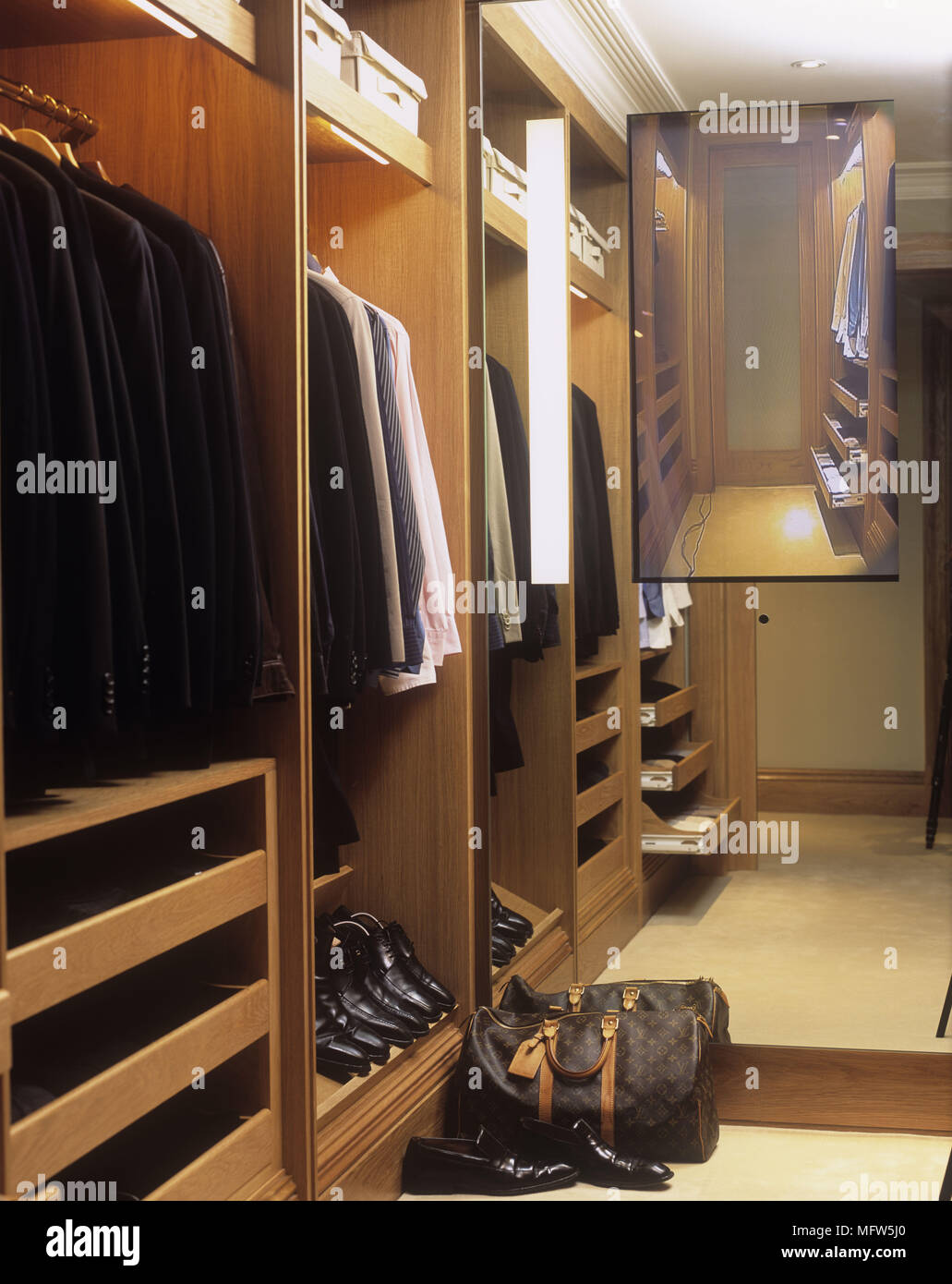 Walk in wardrobe hi-res stock photography and images - Alamy