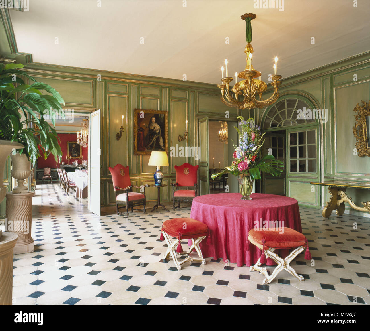 Green drawing room hi-res stock photography and images - Alamy