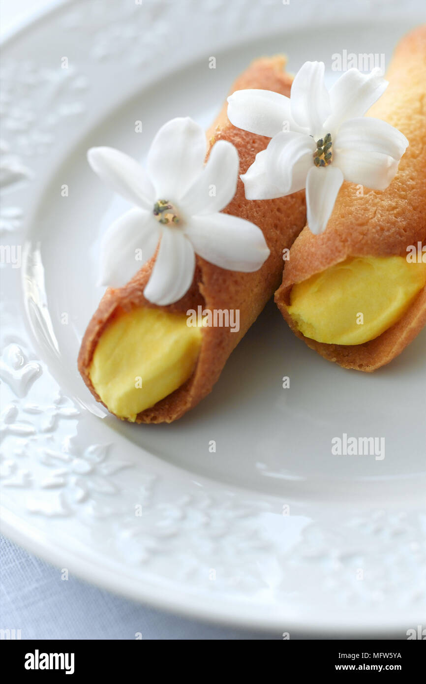 Brandy snap biscuit hi-res stock photography and images - Alamy