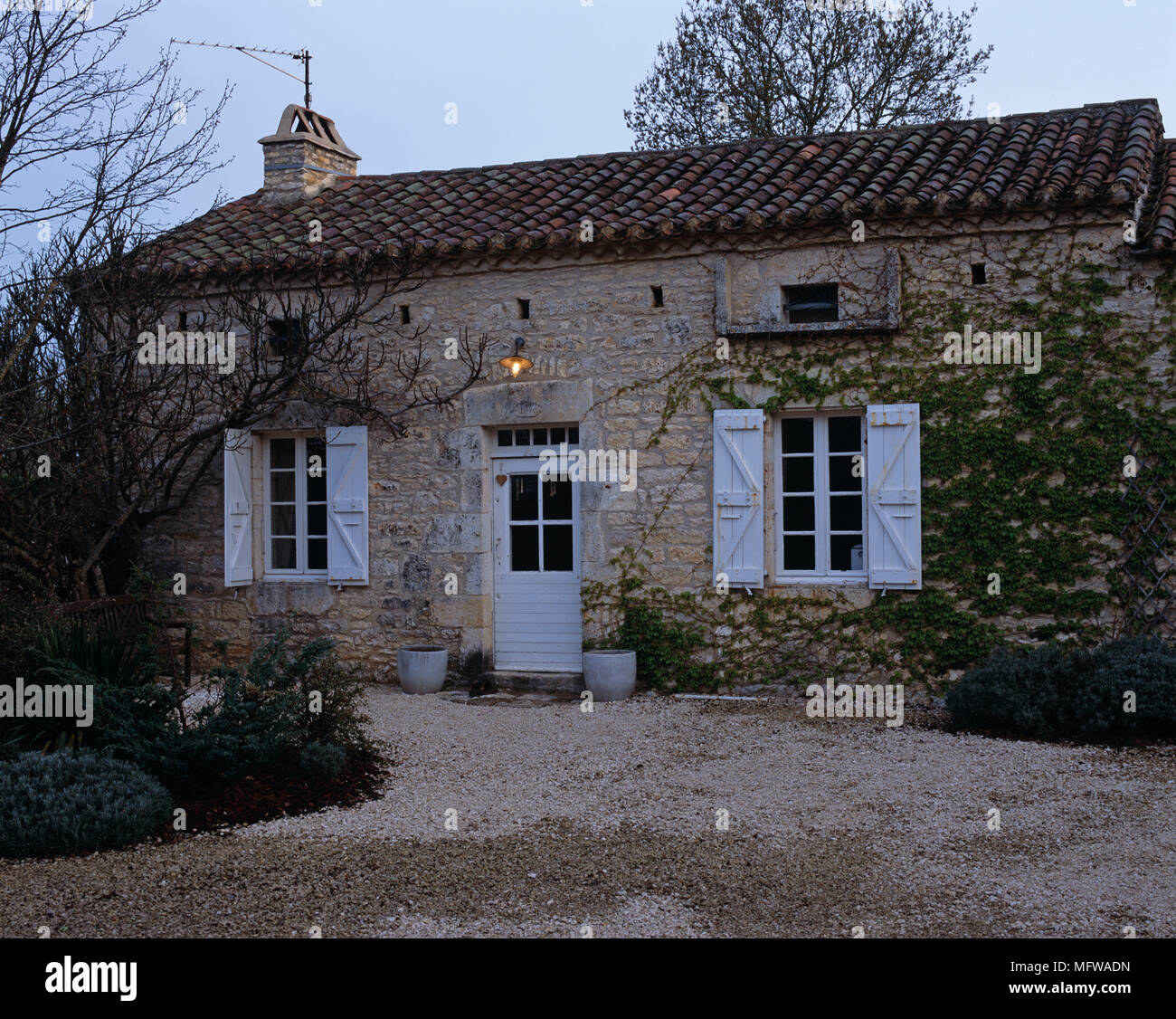 Exterior of stone country cottage Stock Photo - Alamy