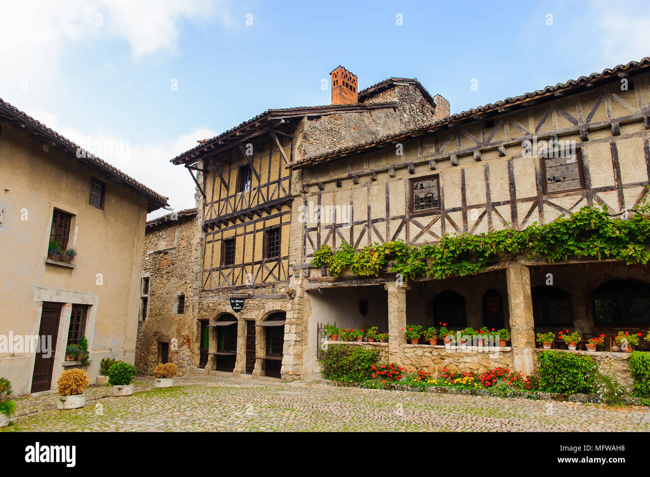 Perouges france hi-res stock photography and images - Alamy