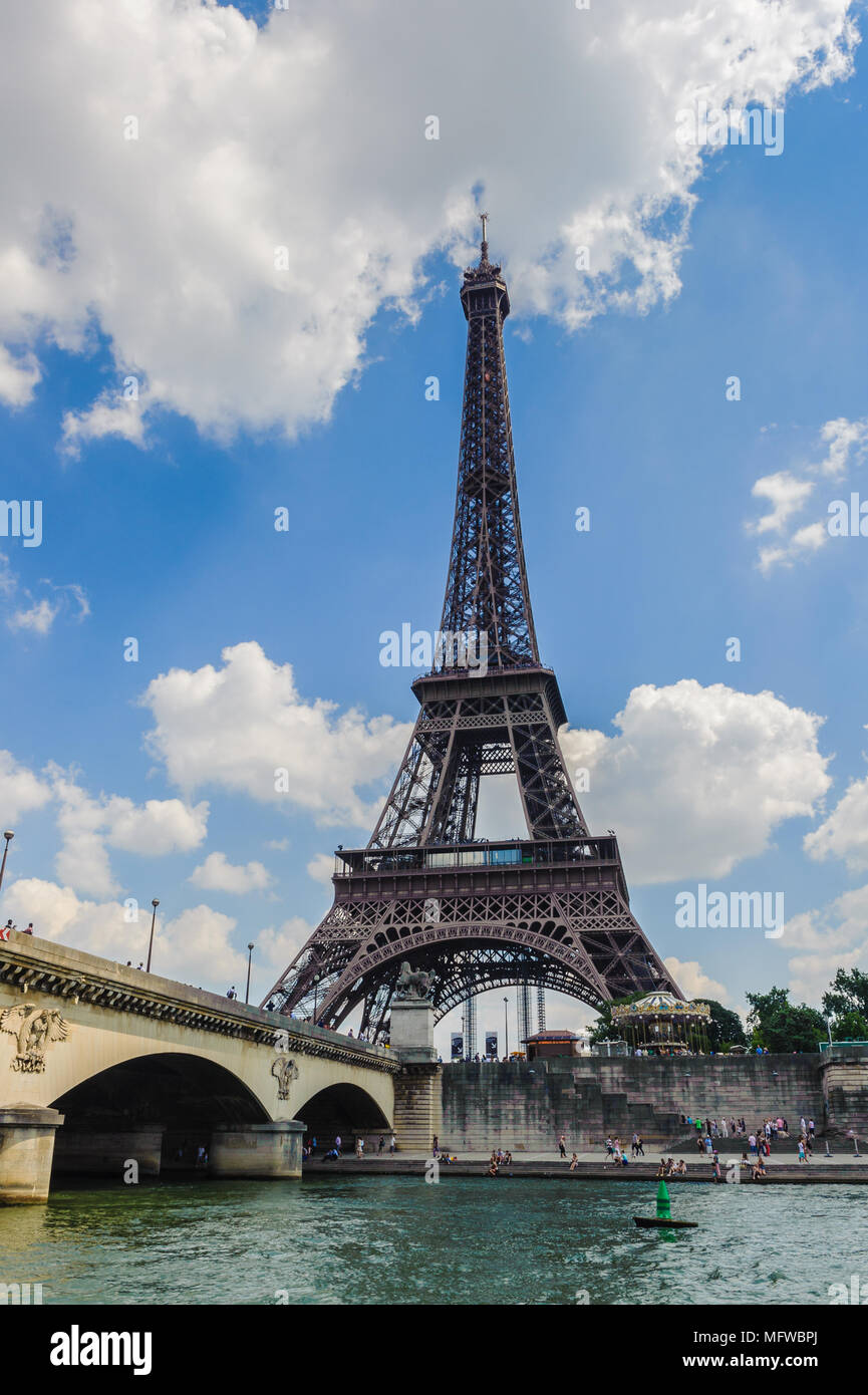 Pont d'Iena (Jena Bridge) and the Eiffel tower, Paris, France Stock ...