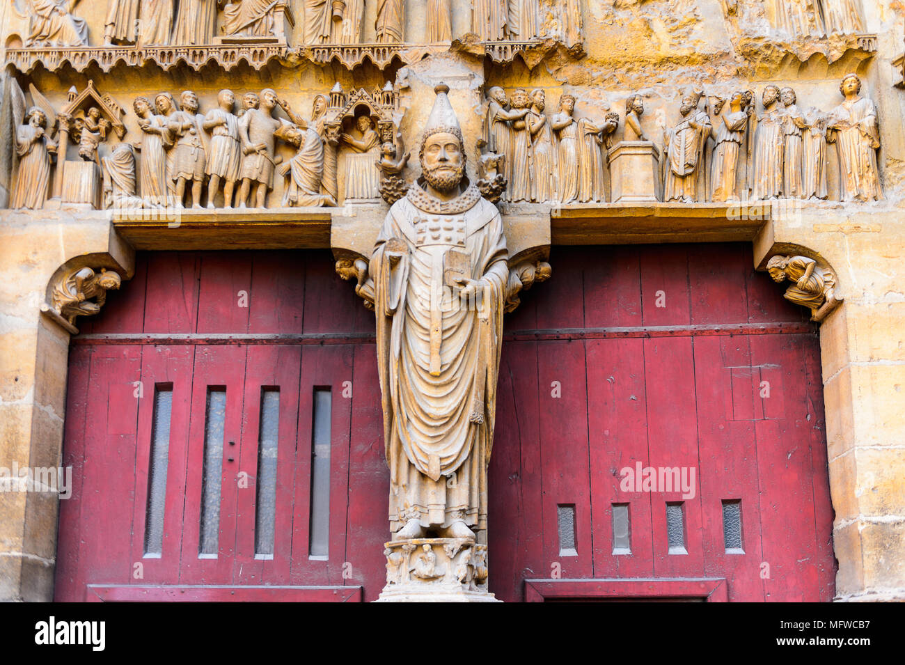 Cathedral of Notre-Dame of Rheims, Champagne-Ardenne, France Stock ...