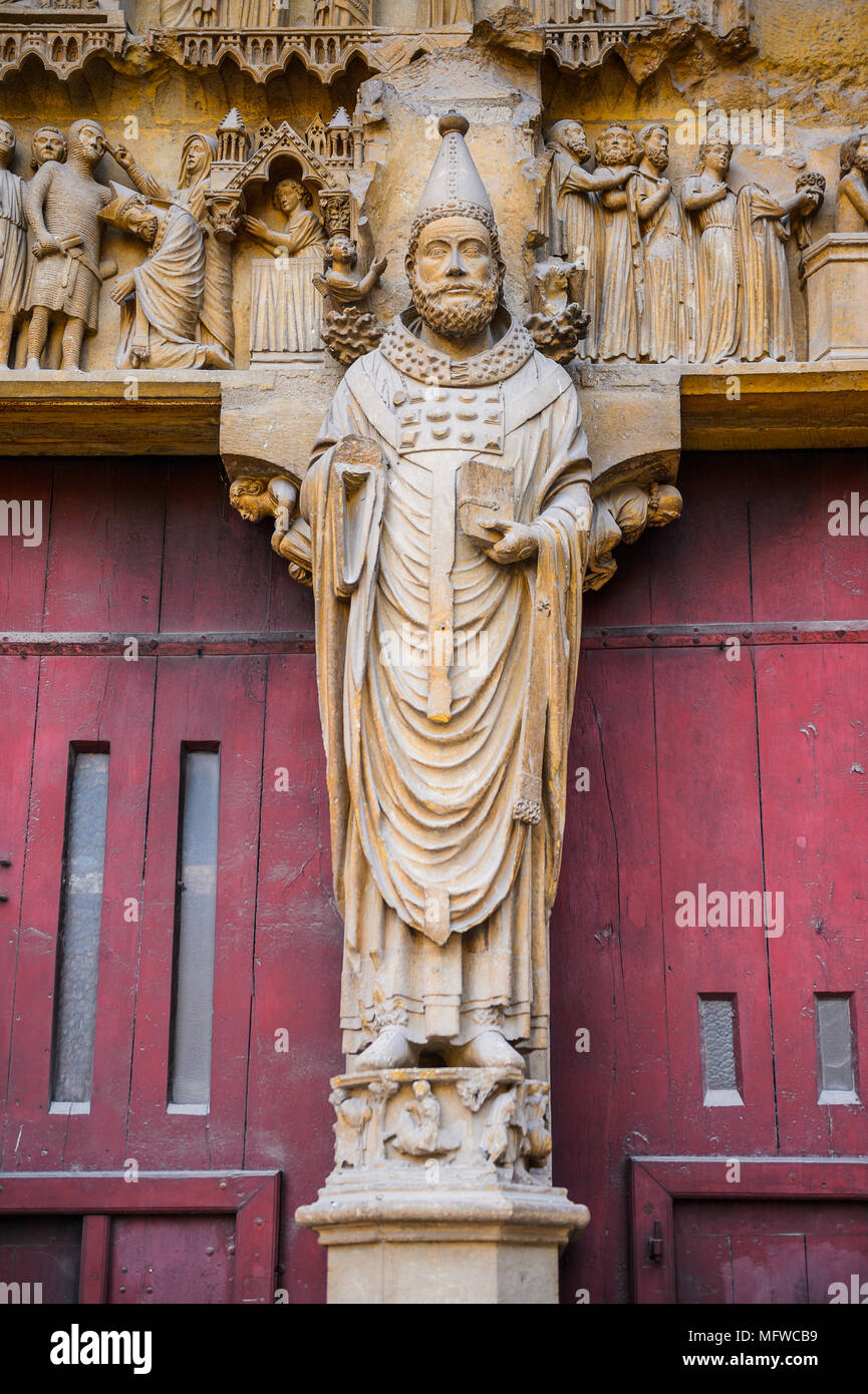 Cathedral of Notre-Dame of Rheims, Champagne-Ardenne, France Stock ...