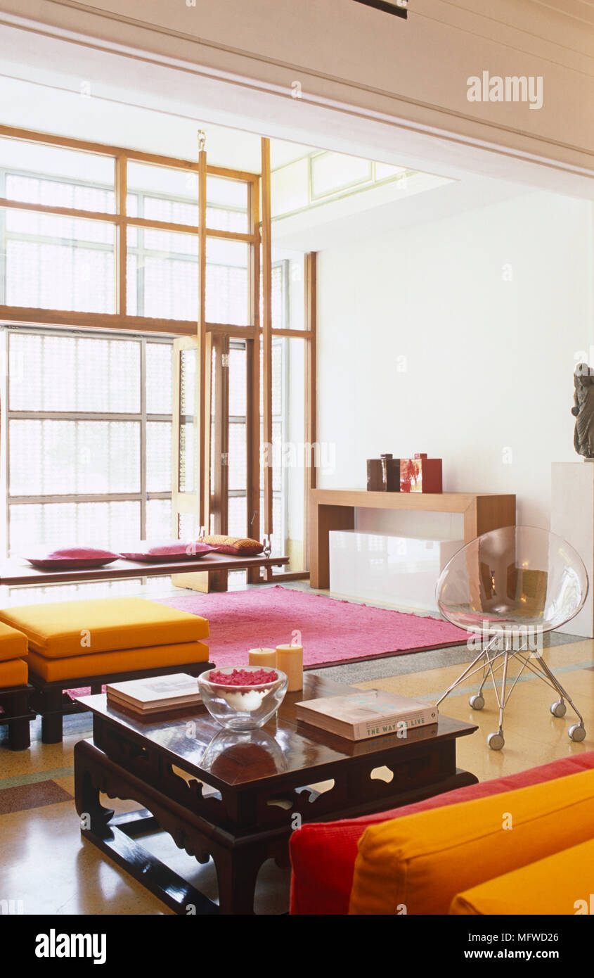 Yellow seating around wooden coffee table in modern sitting room Stock ...