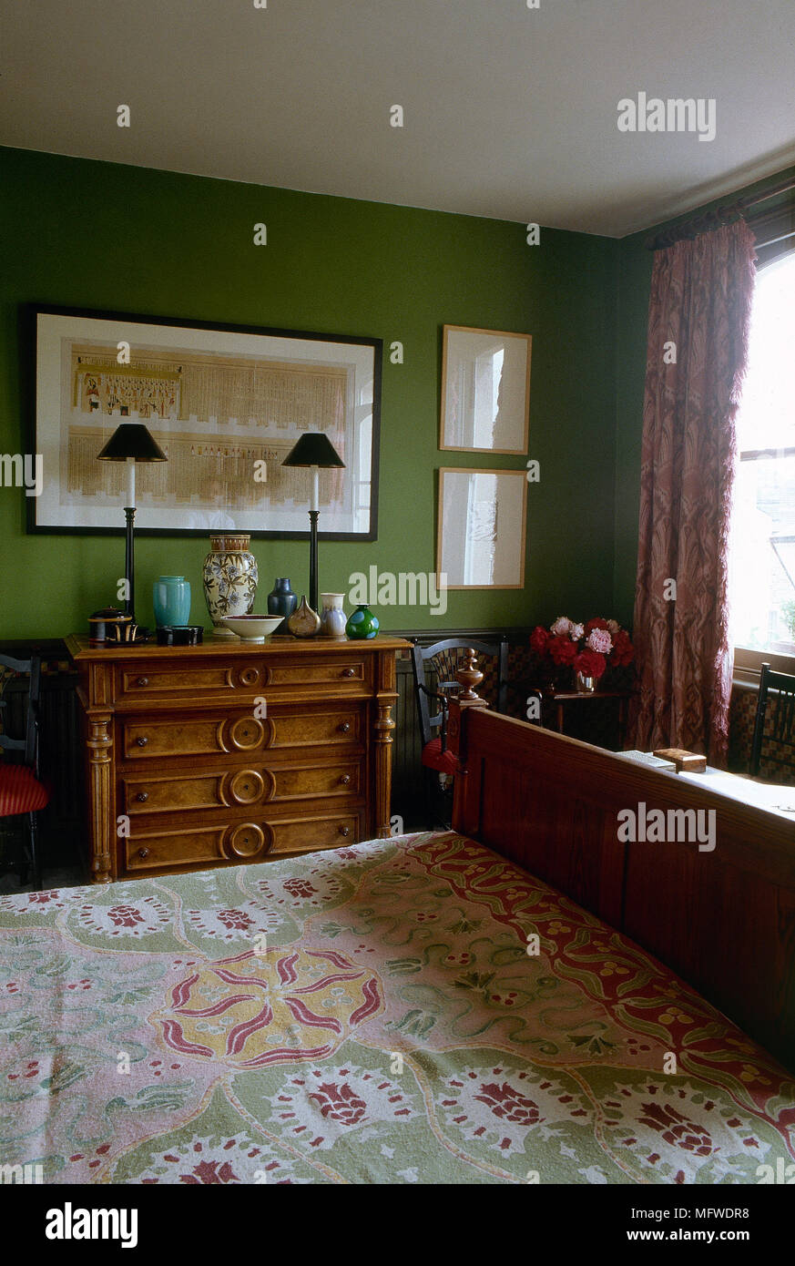 Chest drawers green hi-res stock photography and images - Alamy