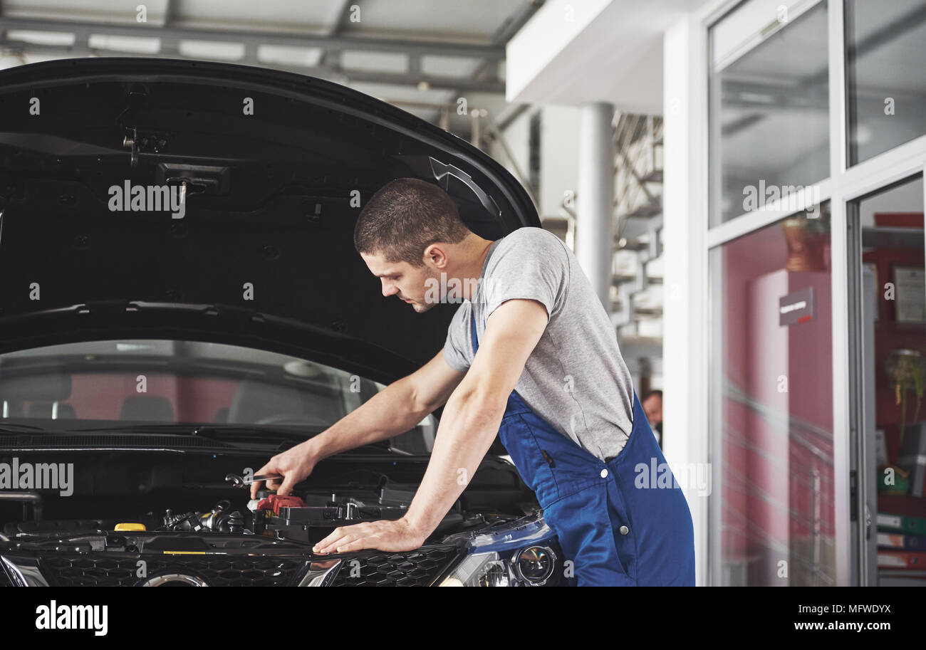 Auto mechanic working in garage. Repair service Stock Photo - Alamy