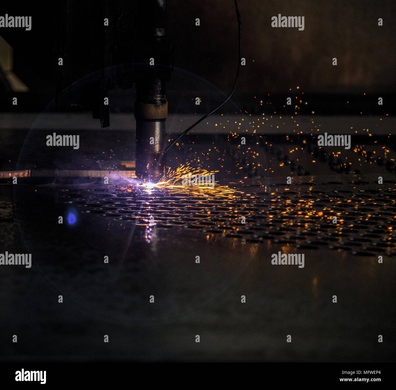 Computer lasercutting hi-res stock photography and images - Alamy