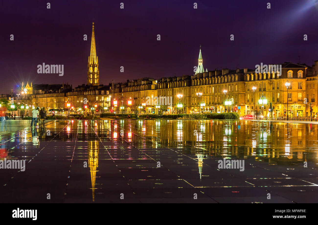 The Miroir d'eau fountain in Bordeaux - France Stock Photo - Alamy