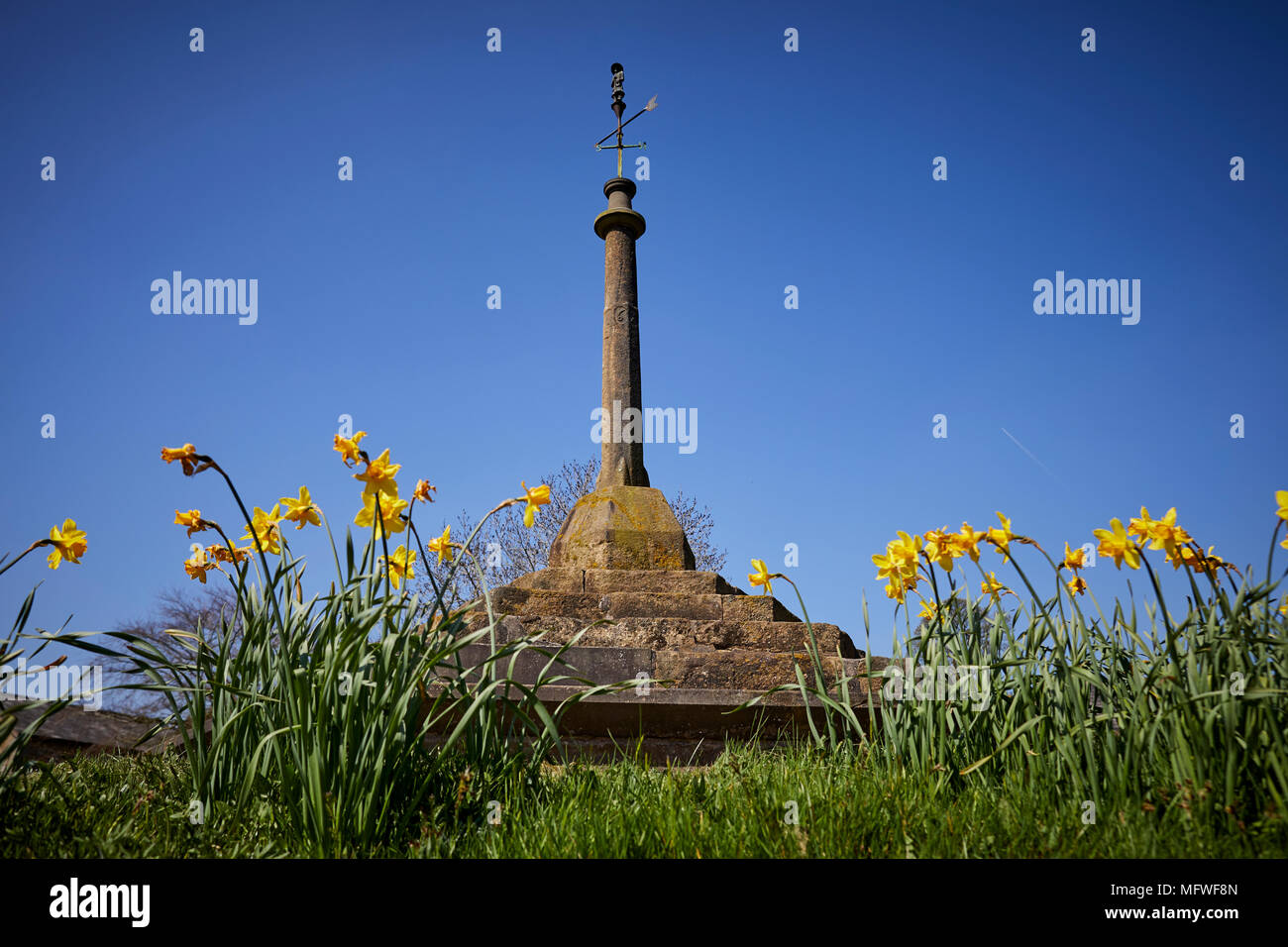 Cross village green hi-res stock photography and images - Alamy