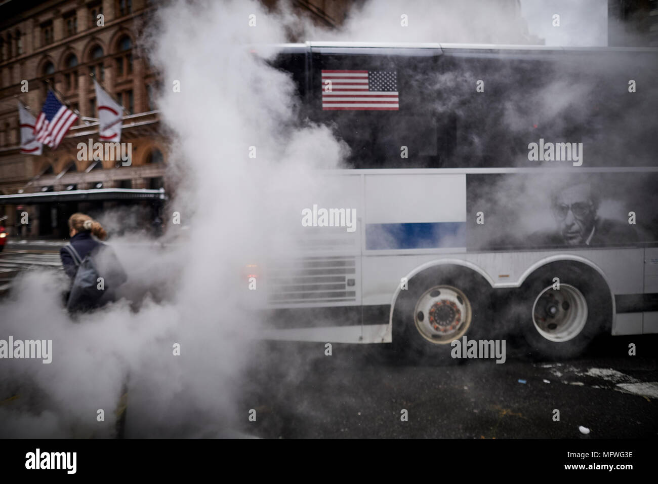 Manhattan in New York City steam on the sidewalk uptown Stock Photo - Alamy